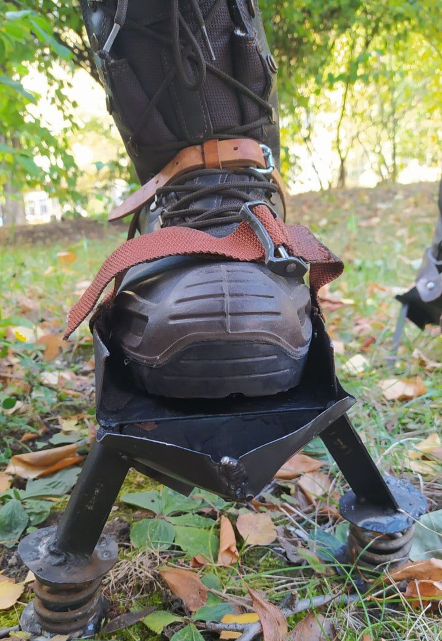 Ukrainian teenager invents mine-resistant shoes